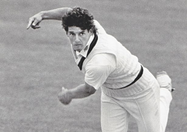 10 Cricketers who Died on the Field | SportzCraazy