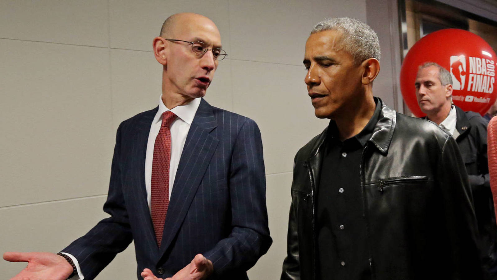 Barrack Obama thanks the NBA players for covering the salaries of the ...